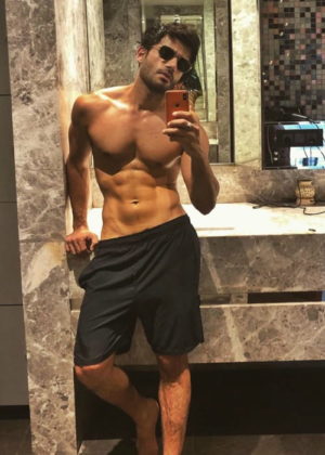 Karan Tacker Height, Weight, Age, Girlfriend, Family, Facts, Biography