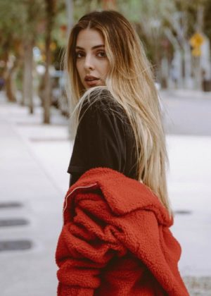 Corina Smith Height, Weight, Age, Boyfriend, Family, Facts, Biography