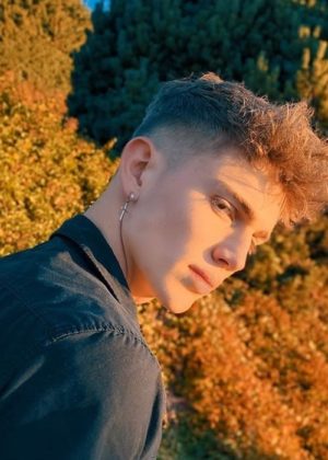 Vinnie Hacker Height, Weight, Age, Girlfriend, Family, Facts, Biography