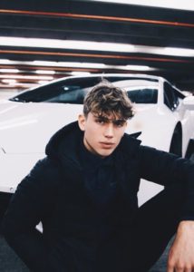 Vinnie Hacker Height, Weight, Age, Girlfriend, Family, Facts, Biography