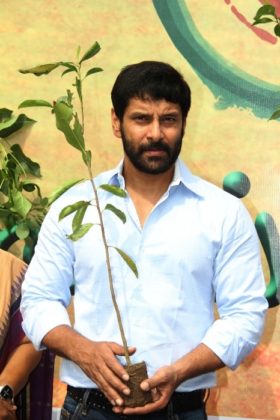 Vikram (Actor) Height, Weight, Age, Spouse, Children, Facts, Biography