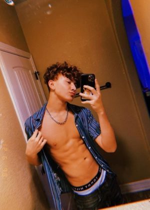 Mathew Valenzuela Height, Weight, Age, Girlfriend, Family, Biography