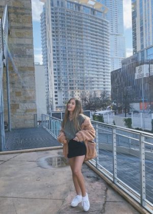 Caroline Manning Height, Weight, Age, Boyfriend, Family, Facts, Biography