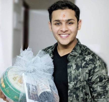 Dev Joshi Height, Weight, Age, Girlfriend, Family, Facts, Biography