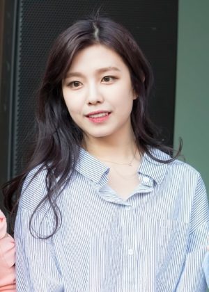Gowoon Height, Weight, Age, Boyfriend, Family, Facts, Biography