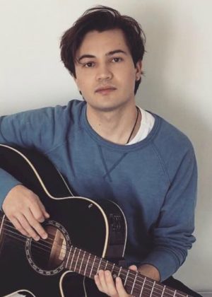 Taylor Gray Height, Weight, Age, Girlfriend, Family, Facts, Biography
