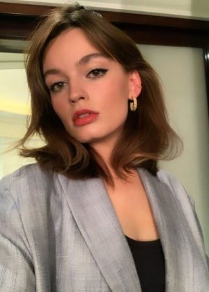 Emma Mackey Height, Weight, Age, Boyfriend, Family, Facts, Biography