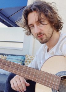 Dean Lewis Height, Weight, Age, Girlfriend, Family, Facts, Biography