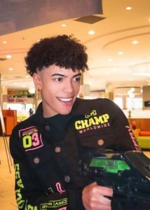 DerekTrendz Height, Weight, Age, Girlfriend, Family, Biography