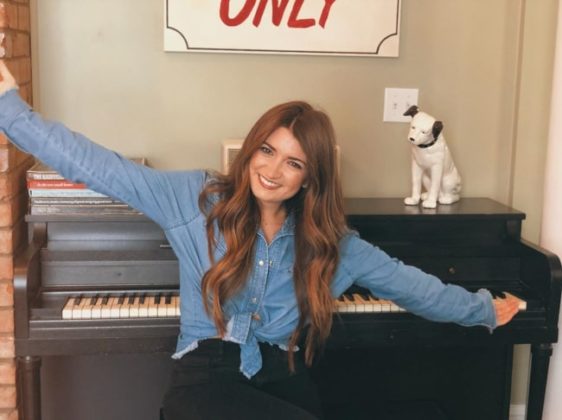 Tenille Townes Height, Weight, Age, Boyfriend, Family, Facts, Biography