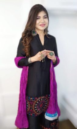 Alka Yagnik Height, Weight, Age, Family, Facts, Spouse, Biography