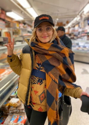 Chloe Fineman Height, Weight, Age, Boyfriend, Family, Facts, Biography