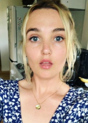 Chloe Fineman Height, Weight, Age, Boyfriend, Family, Facts, Biography