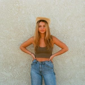 Madelyn Cline Height, Weight, Age, Boyfriend, Family, Facts, Biography