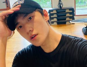 Yang Yang Height, Weight, Age, Girlfriend, Family, Facts, Biography