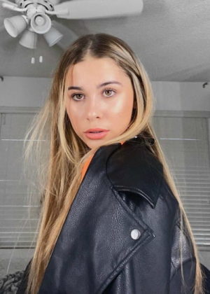 Emily Alexander Height, Weight, Age, Family, Boyfriend, Facts, Religion