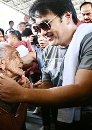 Bong Revilla Height, Weight, Age, Spouse, Family, Facts, Biography