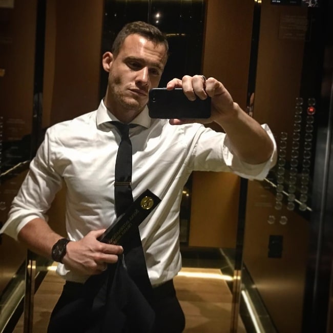 Kerem Bürsin Height, Weight, Age, Girlfriends, Biography, Family, Facts