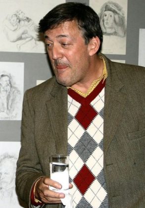 Stephen Fry Height, Weight, Age, Spouse, Family, Facts, Biography