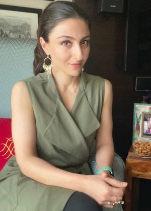 Soha Ali Khan Height, Weight, Age, Family, Spouse, Education, Biography