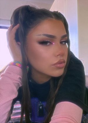 Leah Halton Height, Weight, Age, Boyfriend, Facts, Biography