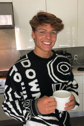 Sam Dezz Height, Weight, Age, Girlfriend, Biography, Family, Facts