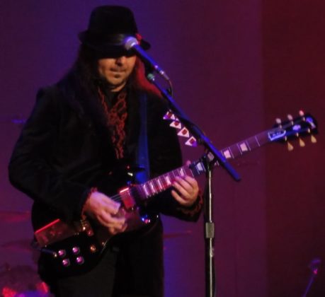 Daron Malakian Height, Weight, Age, Girlfriend Biography, Family