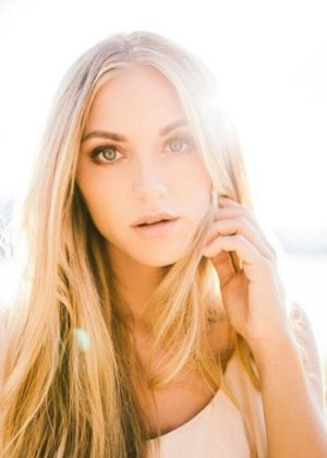 Jessica Sipos Height, Weight, Age, Spouse, Family, Facts, Biography