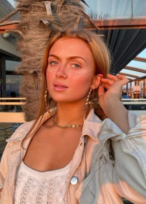 Maisie Smith Height, Weight, Age, Boyfriend, Biography, Family, Facts