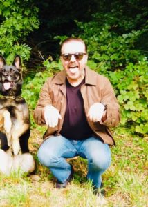 Ricky Gervais Height, Weight, Family, Girlfriend, Education, Biography
