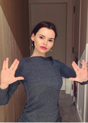 Eline Powell Height, Weight, Age, Boyfriend, Family, Facts, Biography