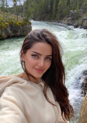 Mahlagha Jaberi Height, Weight, Age, Boyfriend, Family, Facts, Biography