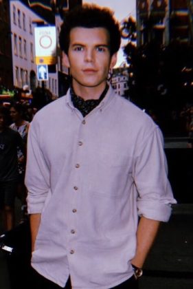 Luke Newton Height, Weight, Age, Girlfriend, Biography, Family, Facts