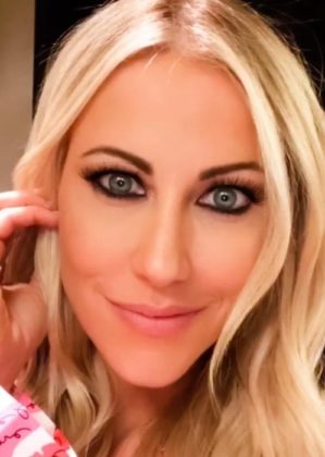 Stephanie Hollman Height, Weight, Age, Spouse, Family, Facts, Biography
