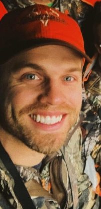 Dustin Lynch Height, Weight, Age, Girlfriend, Family, Facts, Biography