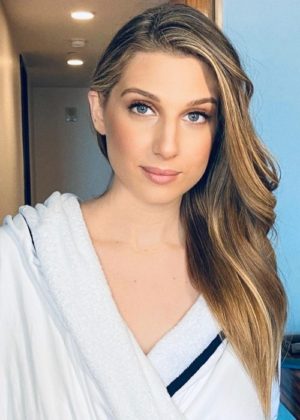 Emily Arlook Height, Weight, Age, Boyfriend, Biography, Family, Facts