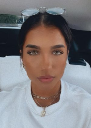 Azra Mian Height, Weight, Age, Boyfriend, Family, Facts, Biography