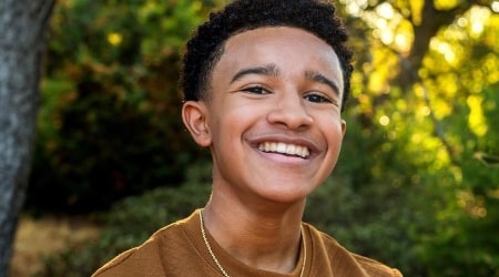 Cameron J. Wright Height, Weight, Age, Girlfriend, Biography, Family