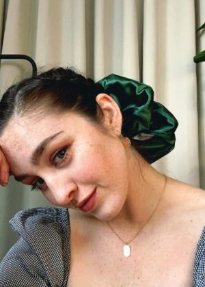 Danielle Galligan Height, Weight, Age, Boyfriend, Biography, Family, Facts