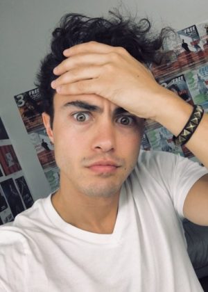 Darren Barnet Height, Weight, Age, Girlfriend, Biography, Facts