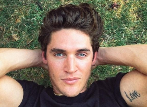 Isaac Carew Height, Weight, Age, Girlfriend, Family, Facts, Biography