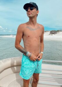 Braxton Comer Height, Weight, Age, Girlfriend, Family, Facts, Biography