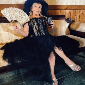 Suzanne Hollister Height, Weight, Age, Spouse, Children, Facts, Biography