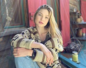 Ali Collier Height, Weight, Age, Boyfriend, Family, Facts, Biography
