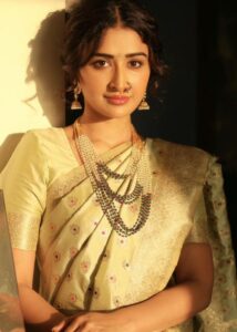 Farnaz Shetty Height, Weight, Age, Boyfriend, Facts, Biography