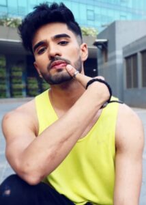 Zeeshan Khan Height, Weight, Age, Girlfriend, Biography, Family