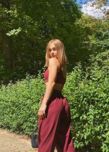 Clara Galle Height, Weight, Age, Boyfriends, Biography, Family, Facts