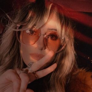 Lainey Wilson Height, Weight, Age, Boyfriend, Family, Facts, Biography