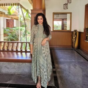 Meena (Actress) Height, Weight, Age, Facts, Spouse, Facts, Biography