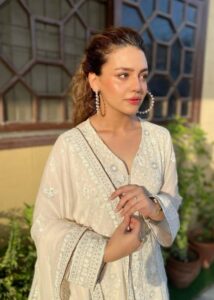 Zara Noor Abbas Height, Weight, Age, Spouse, Biography, Family